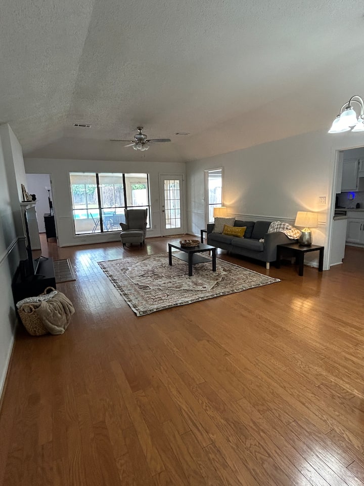 Cozy 3 Bedroom Home With Pool - Tuscaloosa, AL