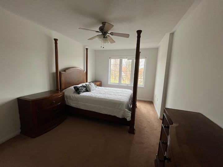 Charming Urban Retreat / Whole Home Sleeps 6 - Brampton