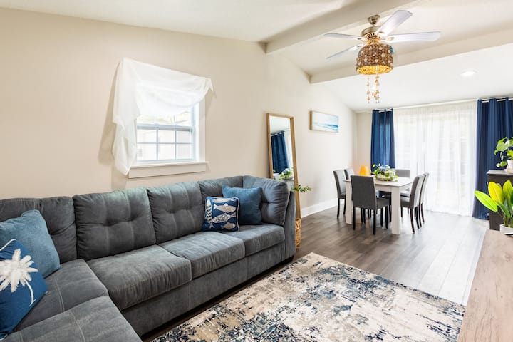 Bright & Cozy Home | Pool, Hot Tub & Game Room - Jacksonville, FL
