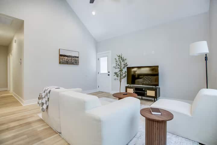 Comfort & Convenience | Modern 2br In San Angelo - San Angelo