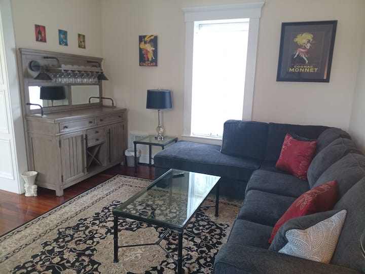 Large Two Bedroom Apartment In Mansion District - New Albany, IN