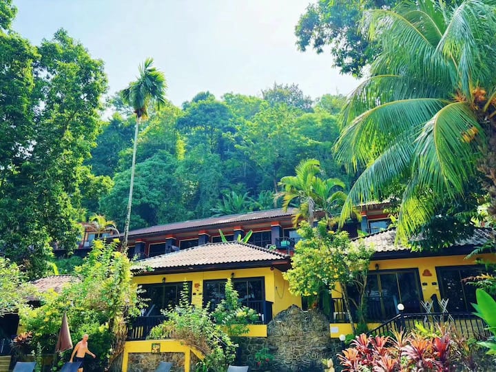 芭东泳池联排别墅 二楼 大床房 - Patong