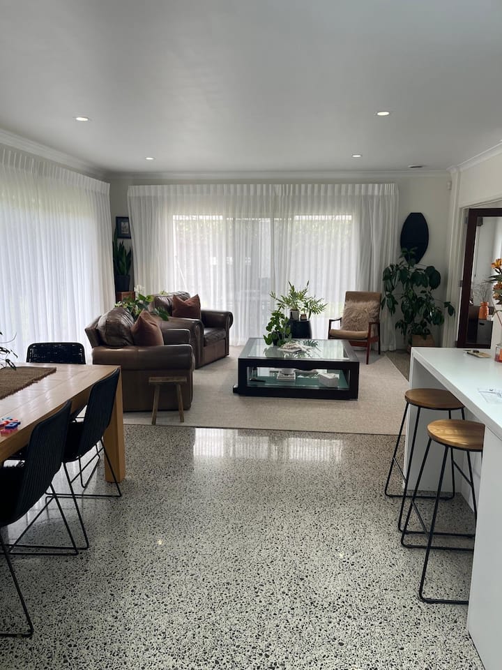 Bethlehem Chic Opposite The Reserve. - Tauranga