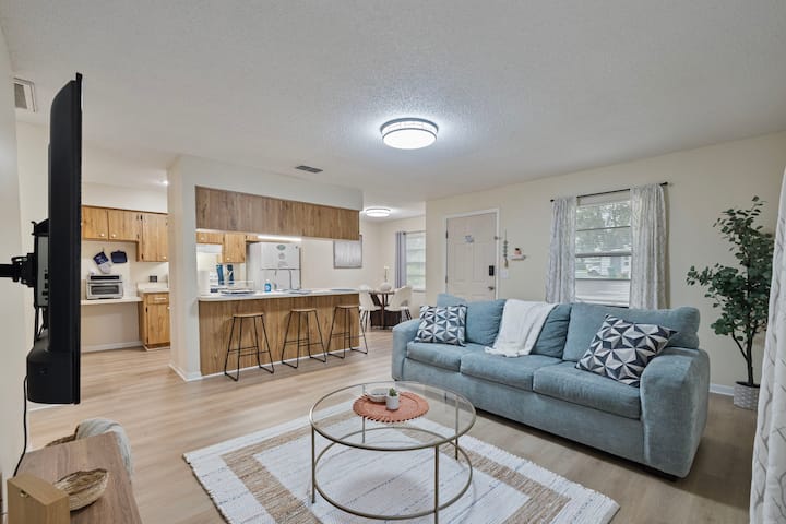 Cozy 2br/2ba Zephyrhills Home Away From Home - Zephyrhills, FL