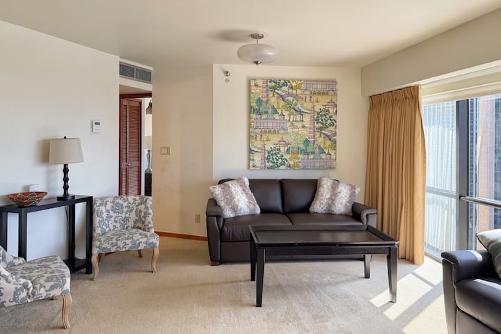 Oceanview Downtown Suite - O‘ahu, HI