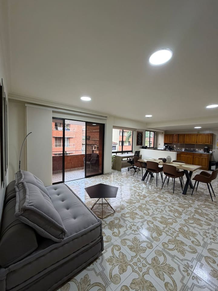 4 Cuartos Con 2 Balcones En Laureles Wi-fi Rápido - Medellín