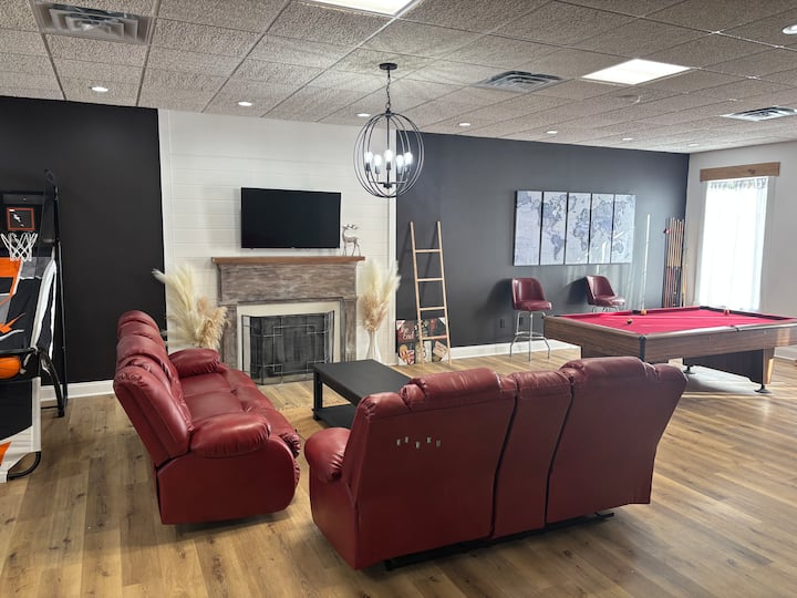 Spacious Hangout - Troy, OH