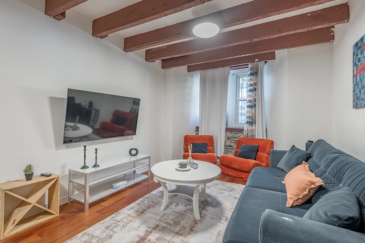 Spacious 2br Downtown | Sleeps 10 | Vintage Charm - Montreal