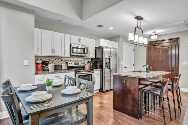 Elegant Downtown Condo • Fitness Gym Included - Cleveland, OH