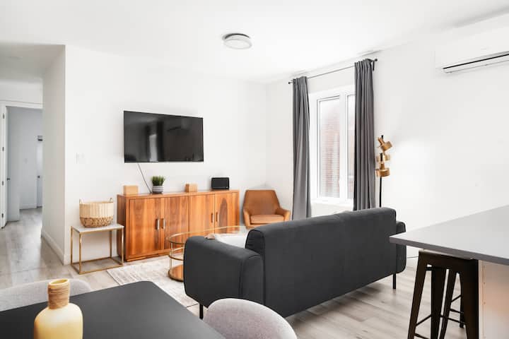 Chic & Spacious 2br | Mile End | Plateau - Montreal