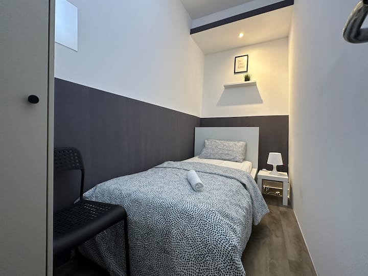 Peaceful Partition Steps From Mall Of Emirates -