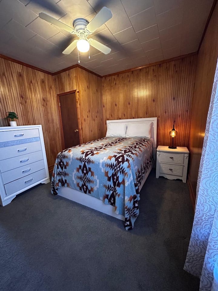 Charming One-bedroom Apartment In Utica - Utica, NY