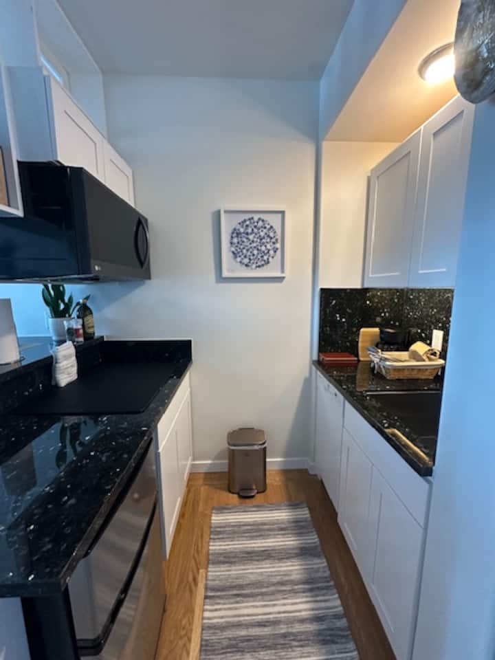 Steps From The Bay! Studio + Balcony - Sausalito, CA