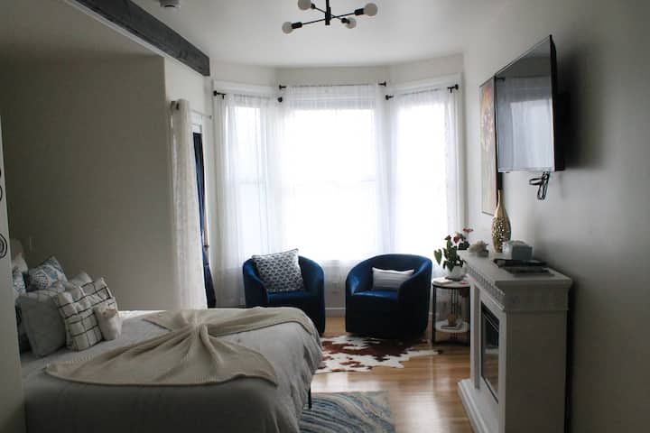 Steps From The Bay! Studio + Balcony - Sausalito, CA