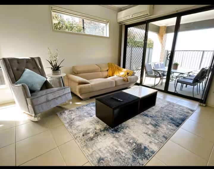 A Warm Five-bedroom Family - Point Cook