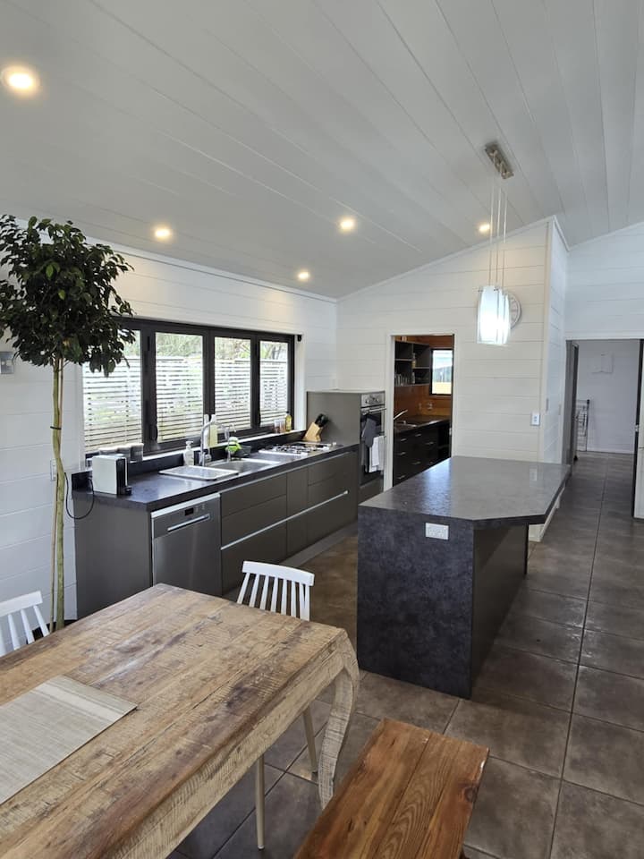 The Beach House - Papamoa Beach - Papamoa