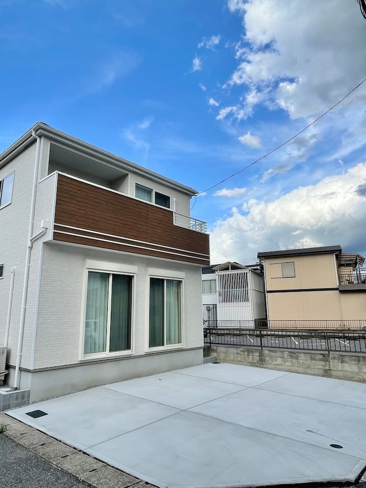 宇都宮駅近く、新築貸切、ダブル5台+シングル1台、駐車3台無料、最大15名宿泊可 - Utsunomiya