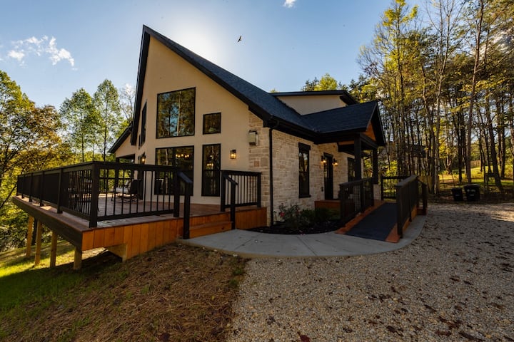 Shay's Western Luxury Retreat-hot Tub-sleeps 16 - Ohio