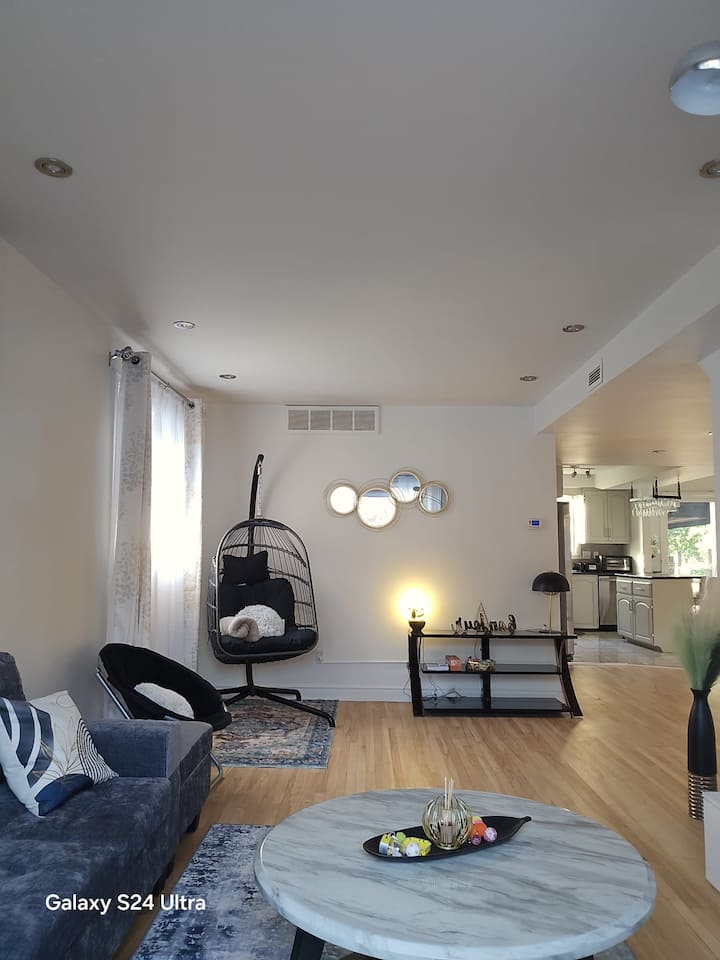 Magnifique + Lumineux Appartement + Jacuzzi + Spa. - Brossard