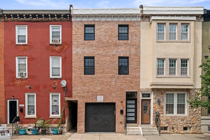 Graduate Hospital Home W/ Parking In Center City - Philadelphia, PA