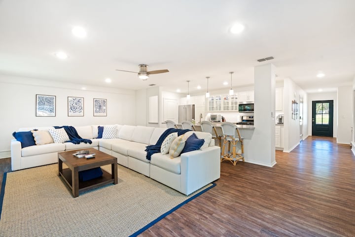 New Listing! Freshly Renovated, Walkable, Central! - 弗裏斯科