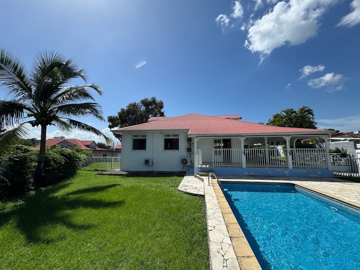 Charmante Villa Avec Piscine Et Jardin - Guadeloupe