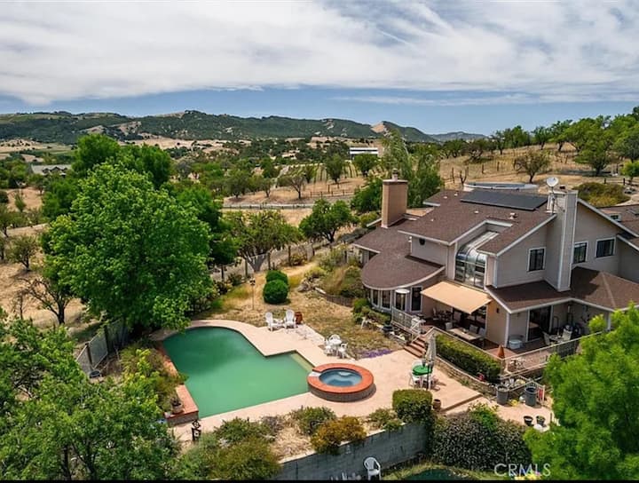 Almond Hilltop Oasis - Paso Robles, CA