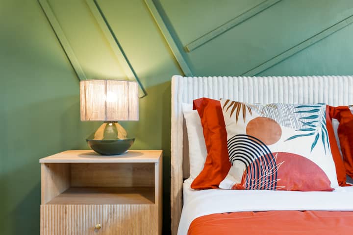 Sunset Cactus Oasis | Desert Modern Stay - Beverly Hills, CA