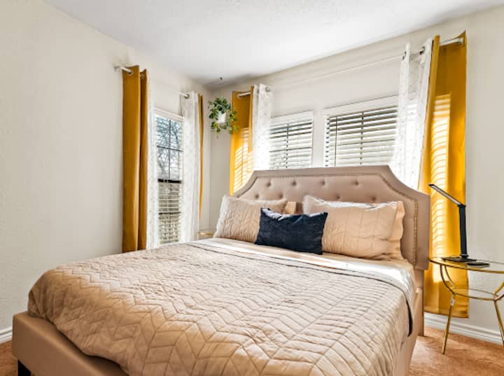 Contractor-friendly 2br| Wi-fi | Free Parking - Dallas, TX