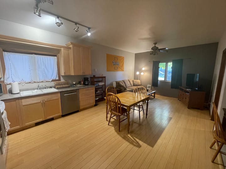 Downtown Retreat-1 Block From Downtown Moscow - Moscow, ID