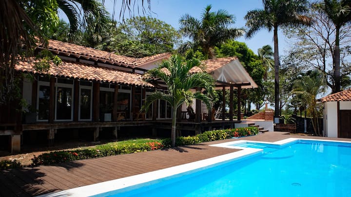 Cottage+pool+wifi+ac+parking @Playalosdestiladeros - Panama