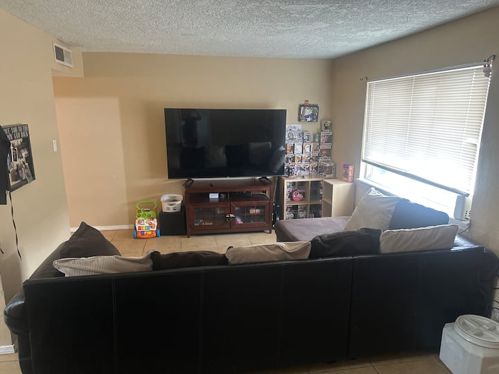 Family Friendly Home In Northeast Heights - Albuquerque, NM