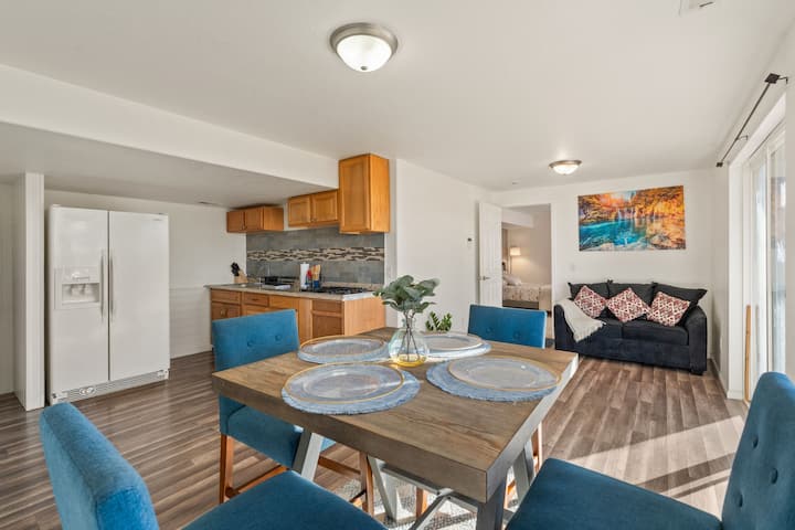 Charming Hideout For 4 | Grill Nights & Good Times - Colorado Springs, CO