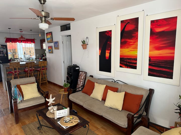 Amplia Casa Con Patio Y Cochera Cerca Al Mar - Huanchaco