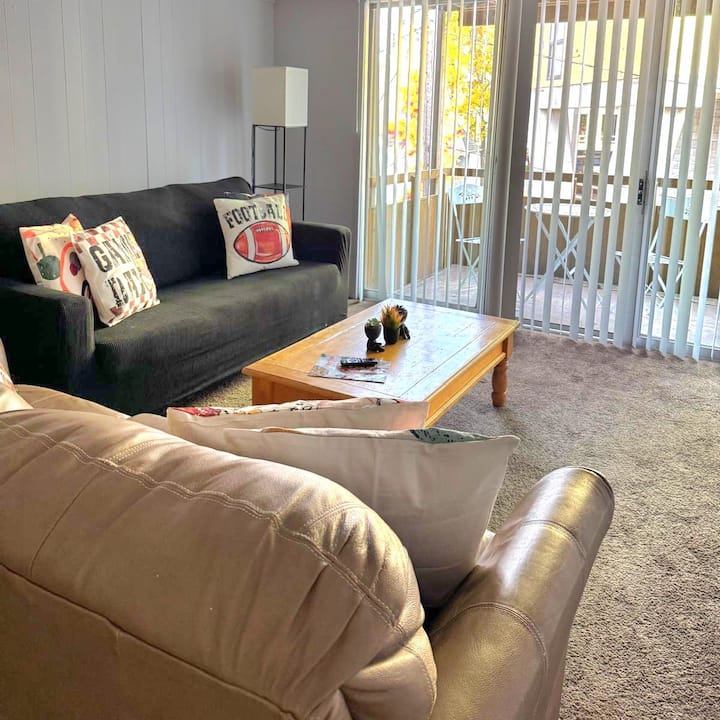 Umich Apt Near Stadium, Yost, Hospital & Golf - Ann Arbor, MI