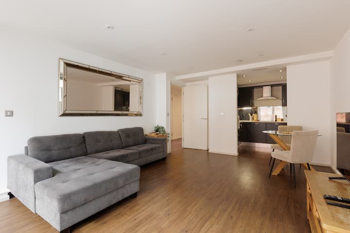 Radiant 1br Flat, 2 Mins To Dlr | Docklands - Barking