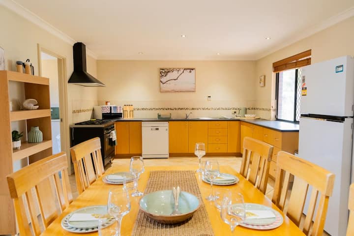 Busselton Breeze | Family Stay • Pet Friendly - Busselton