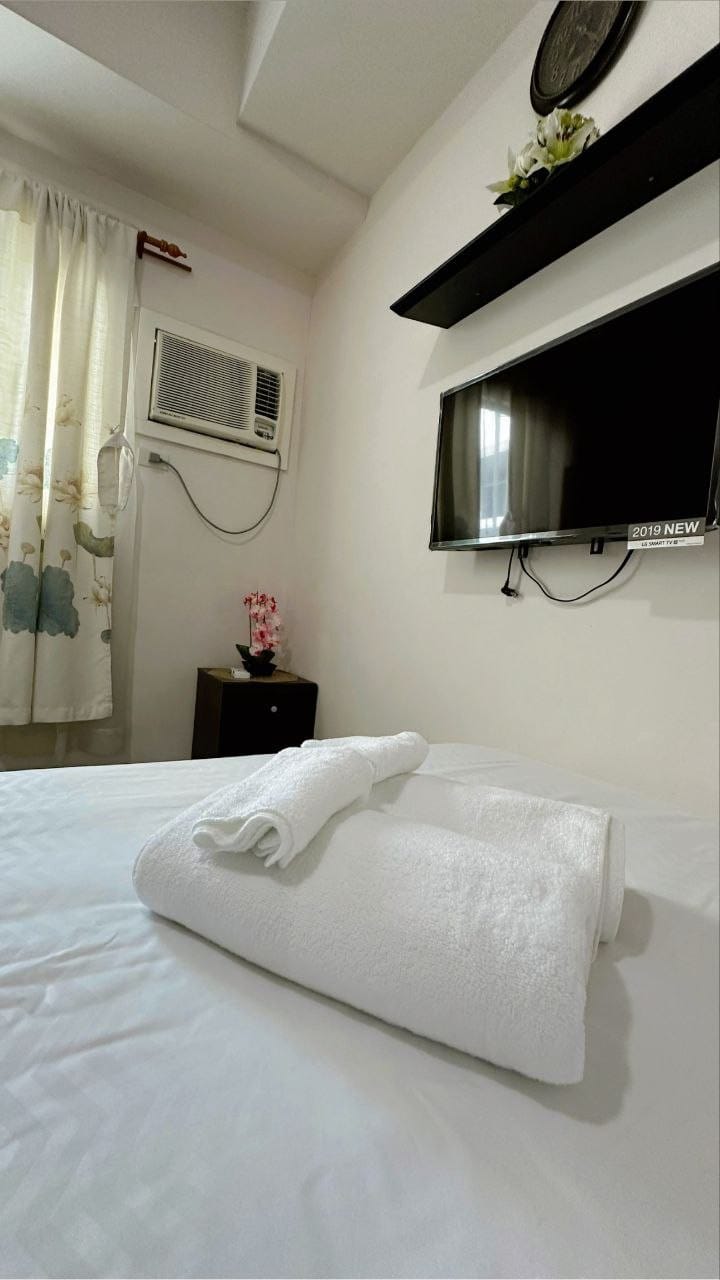 Cozy Condominium Near Ateneo And Miriam College - Quezon City