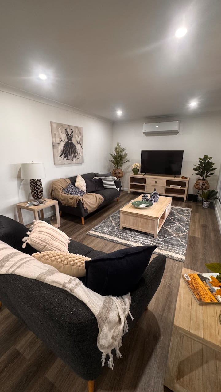 Spacious 3 Bed House With Secure Parking. - Elizabeth Park, Dubbo