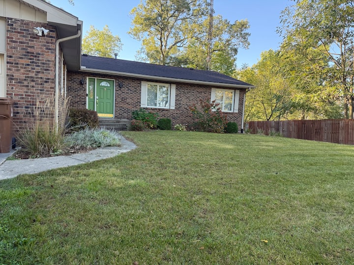 The Lakeside Cove 4 Bed 3 Bath Near Indiana Beach - Indiana Beach, Monticello