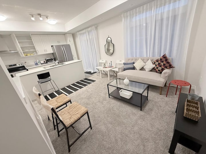 Cozy Modern Townhouse | Perfect For Families - Kitchener