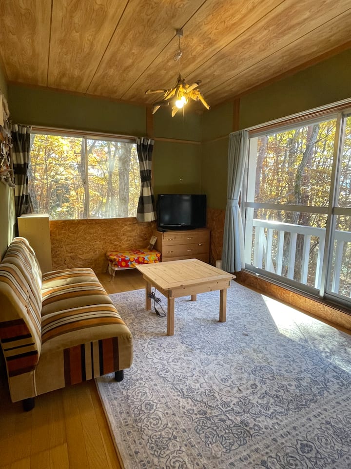 信濃町インターからアクセスに最適。静かな木々の中にあるグリーンハウス - Nagano