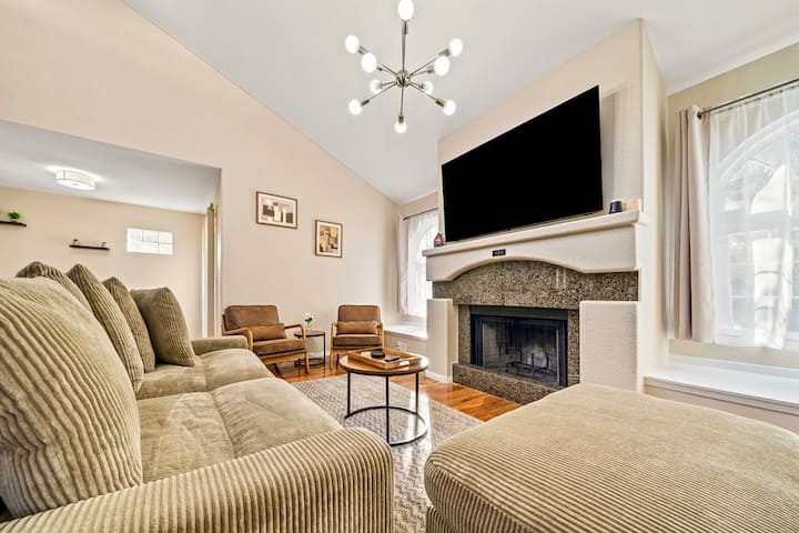 Modern Condo By Strip, Airport & Allegiant Stadium - Las Vegas, NV