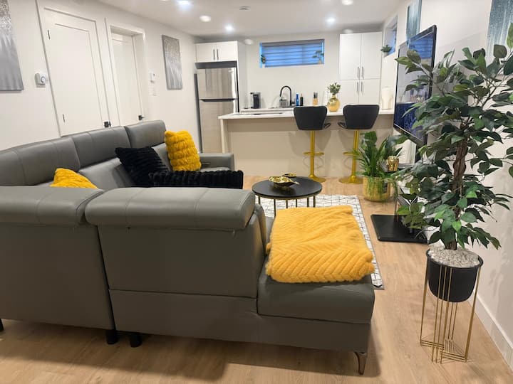 The Silk Citadel | Comfortable | Private Suite - Moncton