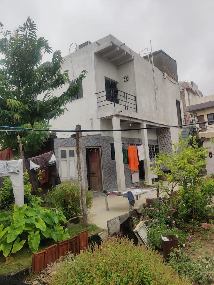 Mahakali Bhavan Homestay Family Ac Room - Dwarka