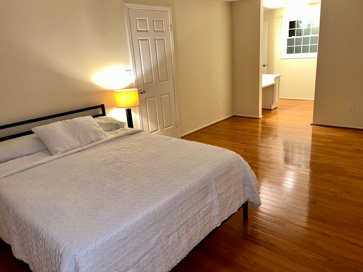 #1 Master Suite - Comfy Bed W/ Private Bathroom - Fairfax, VA