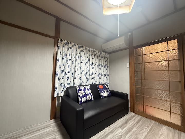 1-6名，大阪和京都中间，枚方市站走路11分，枚方公园游乐园1站地，附近有各种超市，日本漫画，枫叶阁 - 枚方市