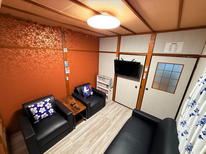 Sleeps 1–6 | Between Osaka & Kyoto | 11 Minstation - Ikoma