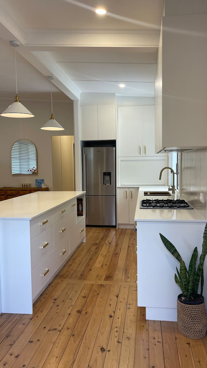 Central Stay With Spa And Nature Views - Nowra