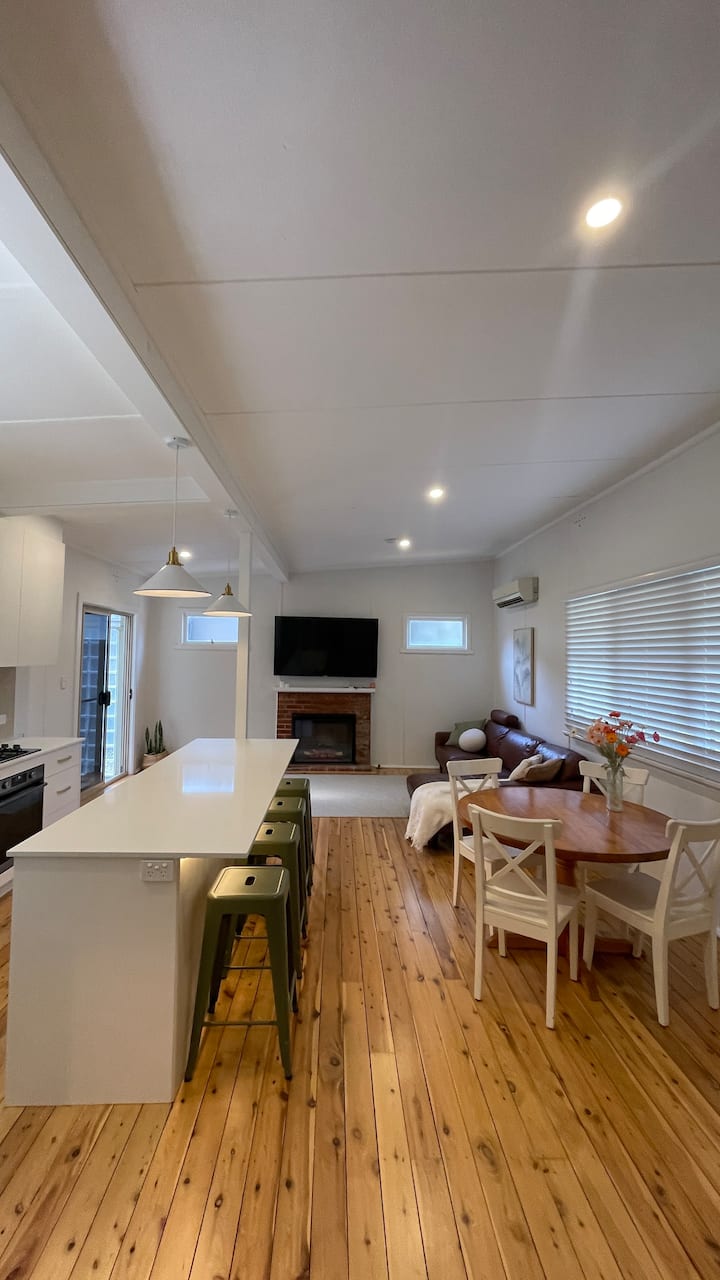 Central Stay With Spa And Nature Views - Nowra